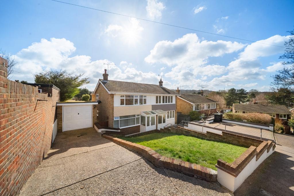 Istead Rise, Kent DA13 4 bed semi-detached house for sale - £450,000