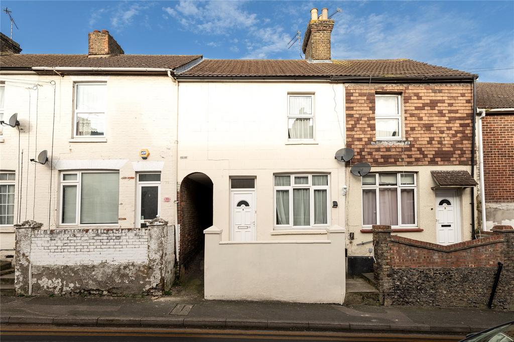 William Street, Sittingbourne, Kent... 2 bed terraced house - £1,250 ...