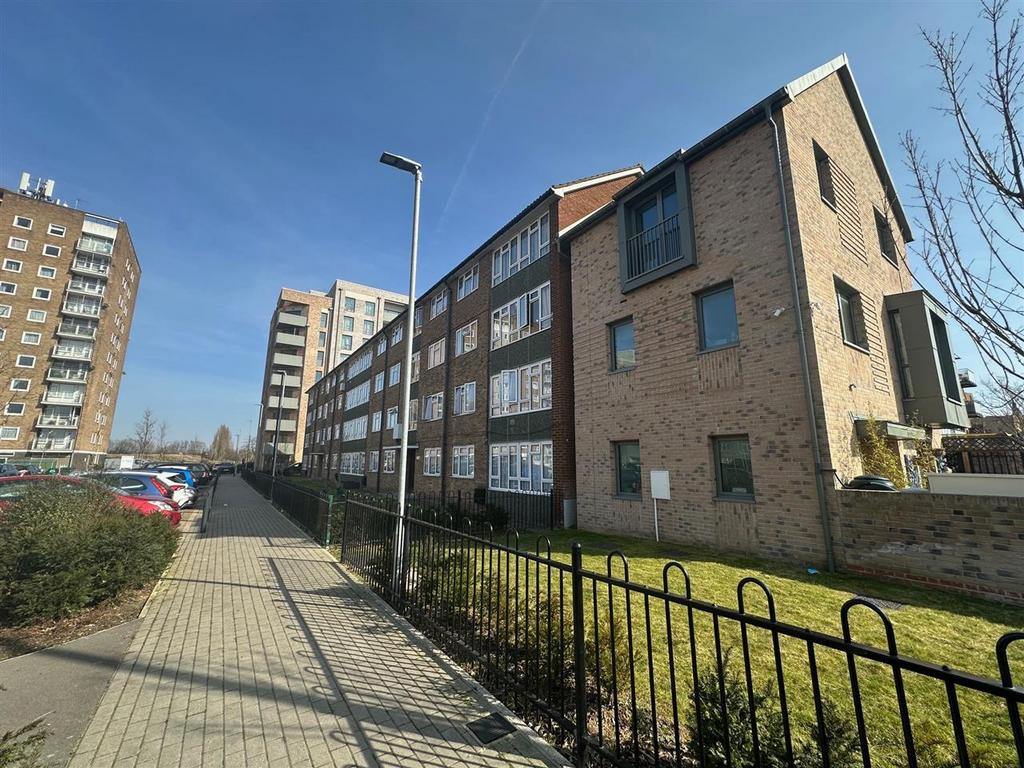 Frank Towell Court, Feltham, Feltham 3 bed apartment - £325,000