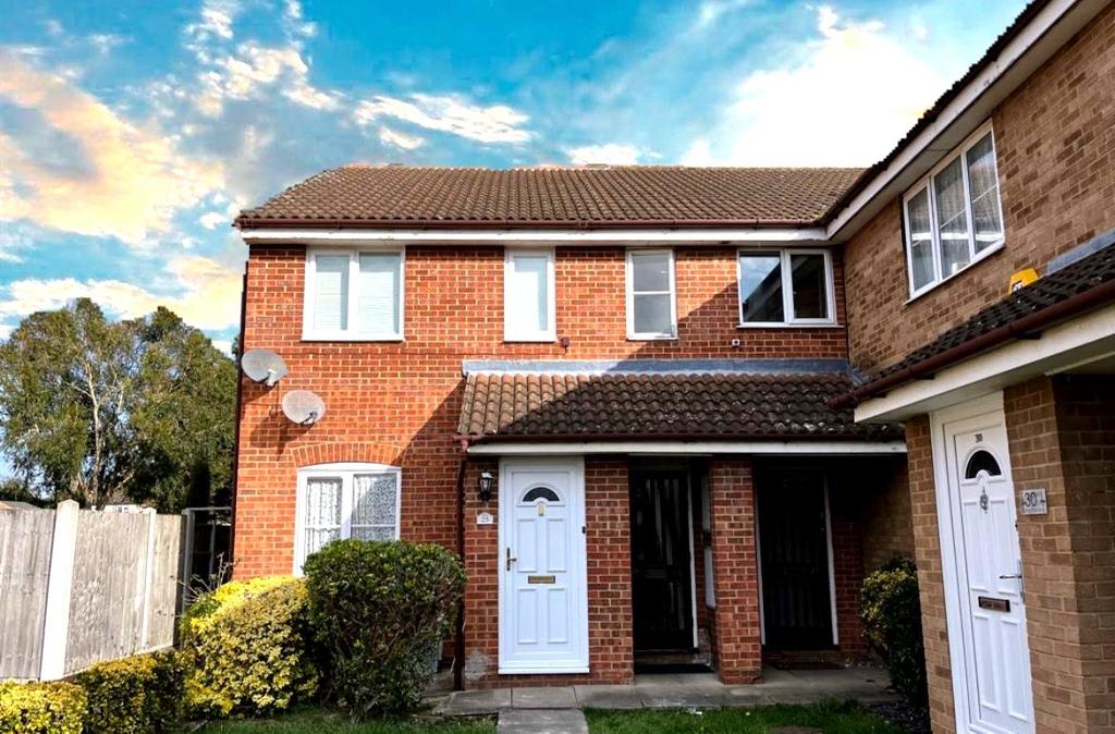 Burns Place, Tilbury, Essex, RM18 1 bed maisonette to rent - £1,000 pcm ...