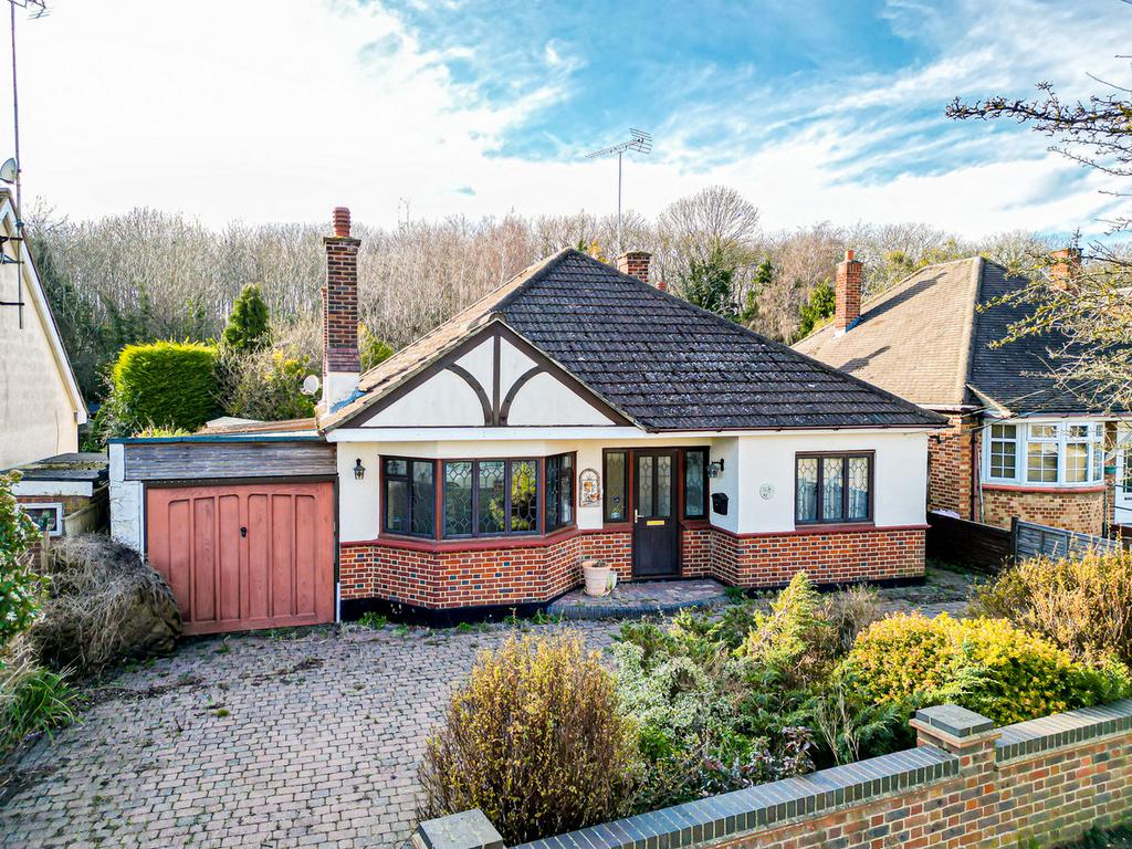Thorington Avenue, Benfleet, SS7 3 bed detached bungalow for sale - £ ...