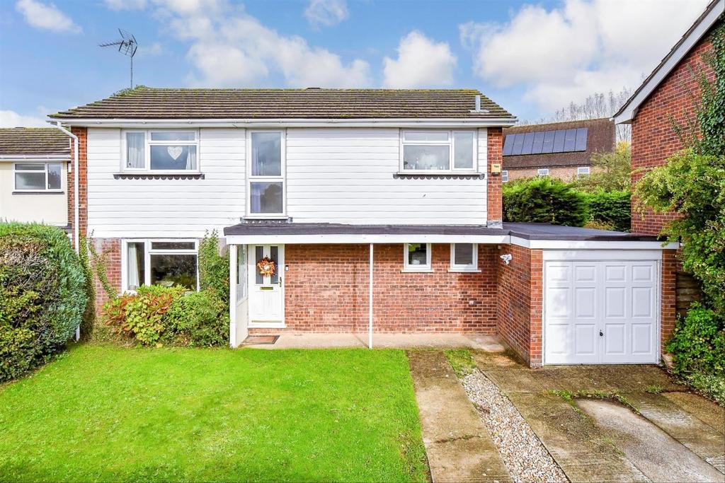 Glebelands Pulborough RH20 4 bed detached house - £2,500 pcm (£577 pw)