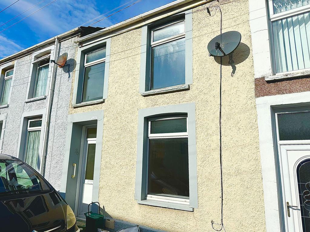 Helens Road, Neath SA11 2 bed terraced house - £100,000