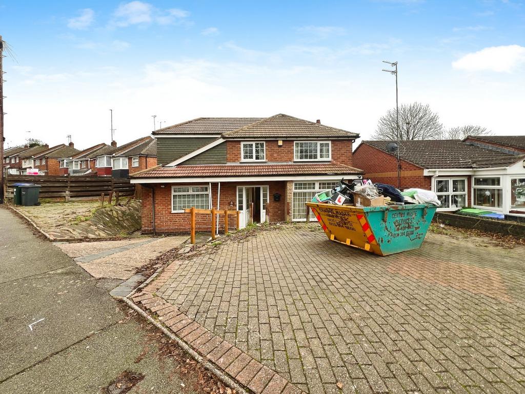 Birmingham B43 4 bed detached house - £300,000