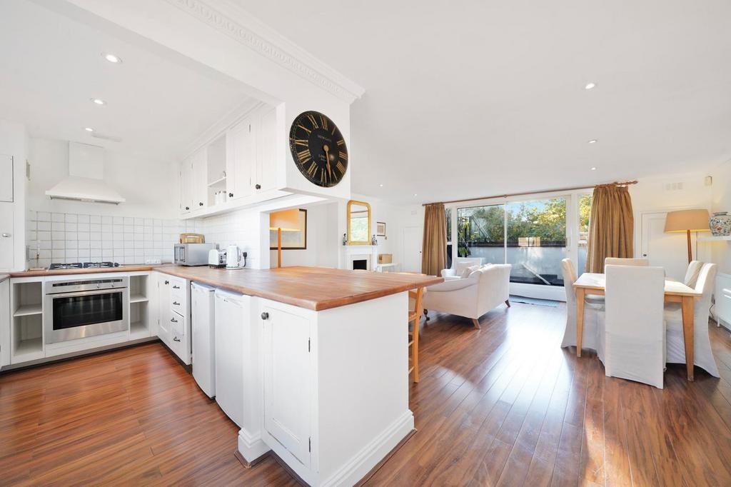 St Georges Square, Pimlico, London, SW1V 3 bed flat - £1,650,000