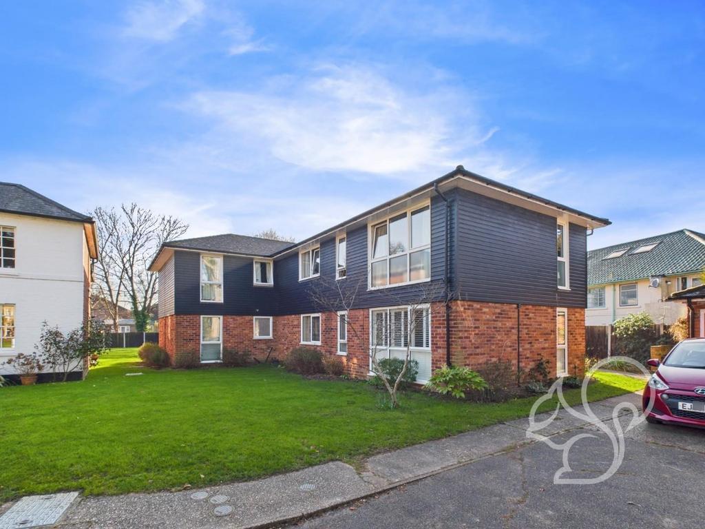 Lexden Road, Lexden 2 bed maisonette - £210,000
