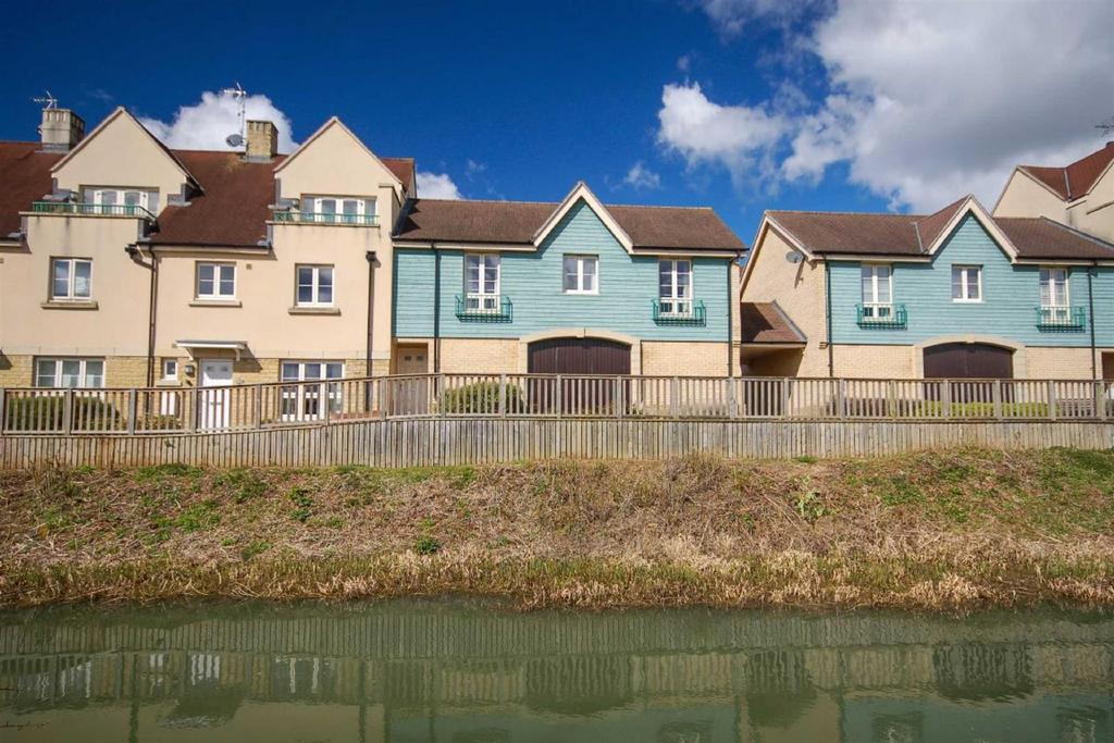Hunloke Way, Malmesbury 2 bed maisonette - £230,000