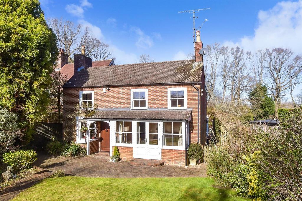 Cripplegate Lane, Southwater... 4 bed detached house for sale - £900,000