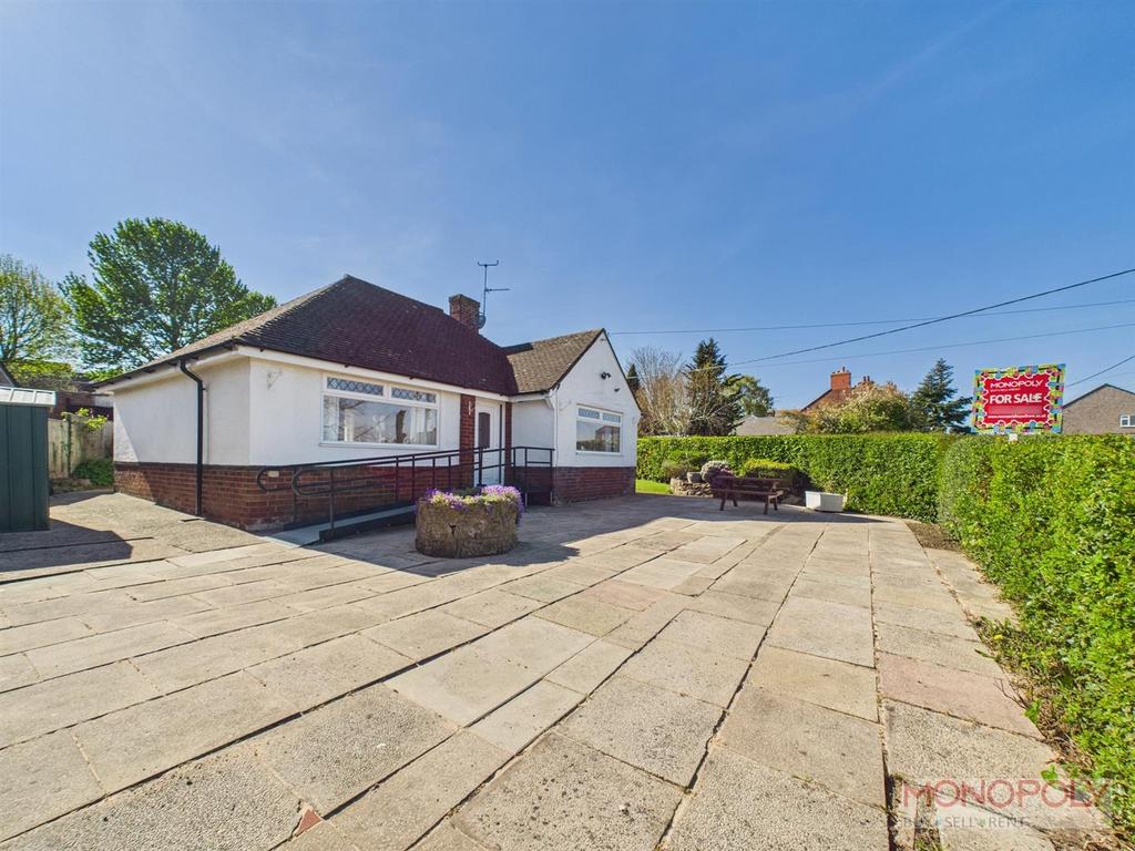 New Road, Summerhill, Wrexham 2 bed detached bungalow - £225,000