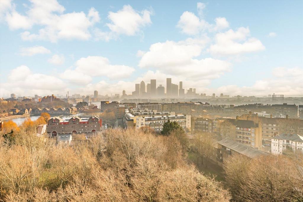 Cobblestone Square, London E1W 2 bed flat - £775,000