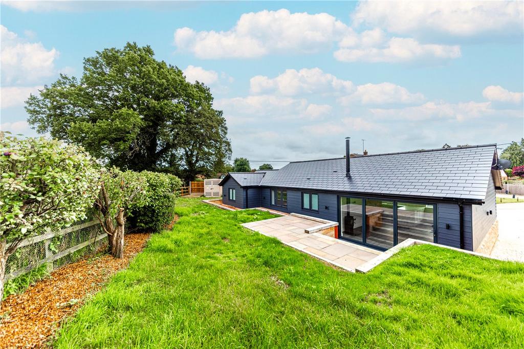 Pipers Lane, Aley Green, Aley Green, LU1 3 bed detached bungalow - £ ...