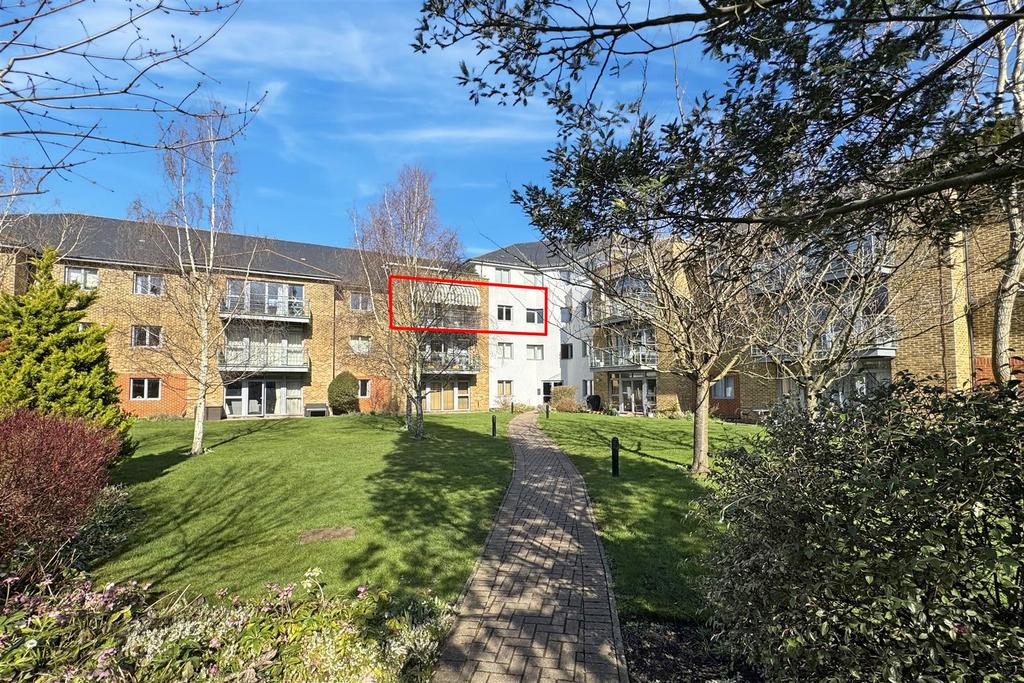 Godalming 3 bed flat for sale - £475,000