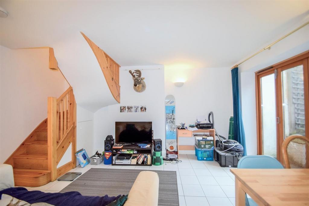 Newington Green Road, London, N1 1 bed flat - £2,050 pcm (£473 pw)