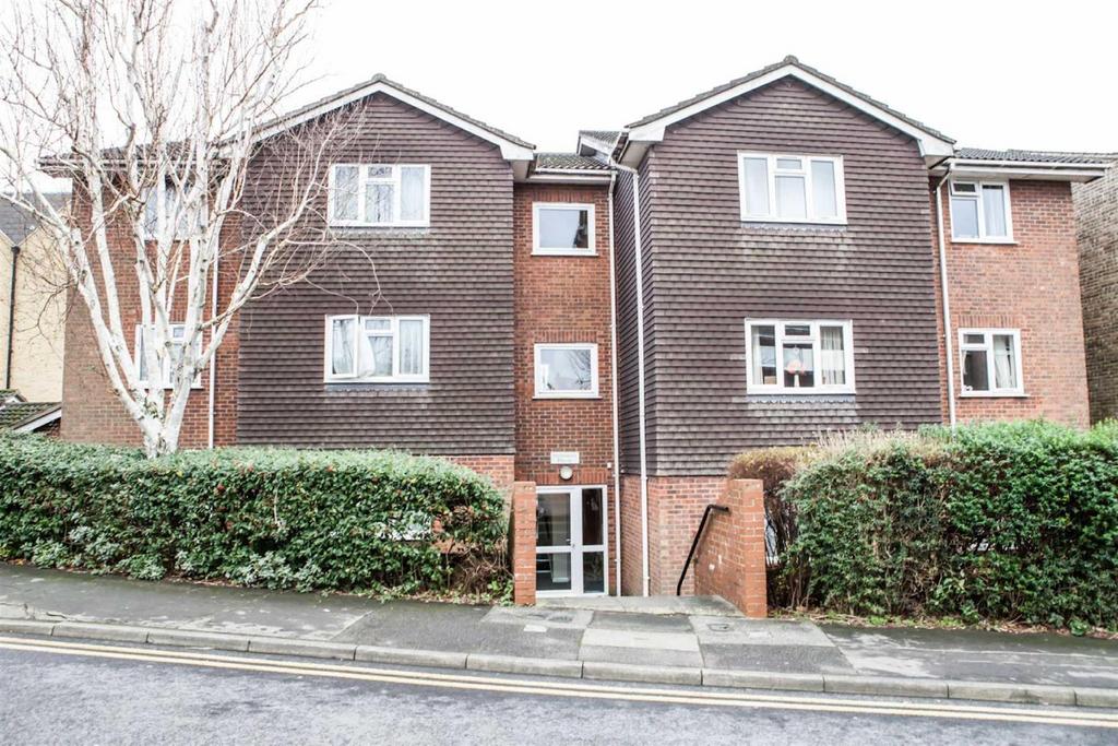 Regency Court, CM14 4FH 2 bed flat - £1,550 pcm (£358 pw)