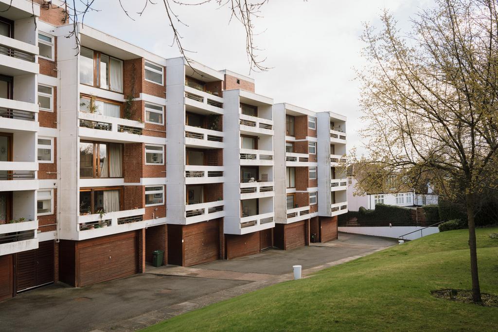 Southwood Lawn Road, London N6 2 bed flat for sale - £895,000
