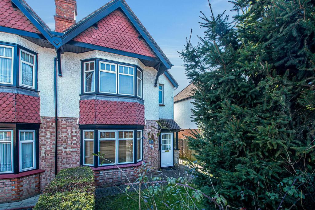 Buckingham Road, Bletchley, Milton... 3 bed house - £1,695 pcm (£391 pw)