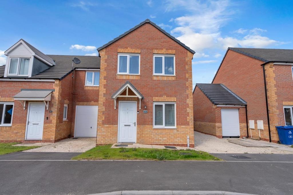 Sidings Road, Grimsby DN31 3 bed semi-detached house for sale - £145,000