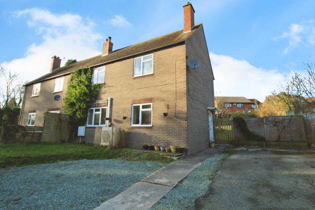 Brockton SHREWSBURY SY5 9JA 3 bed semi-detached house - £175,000