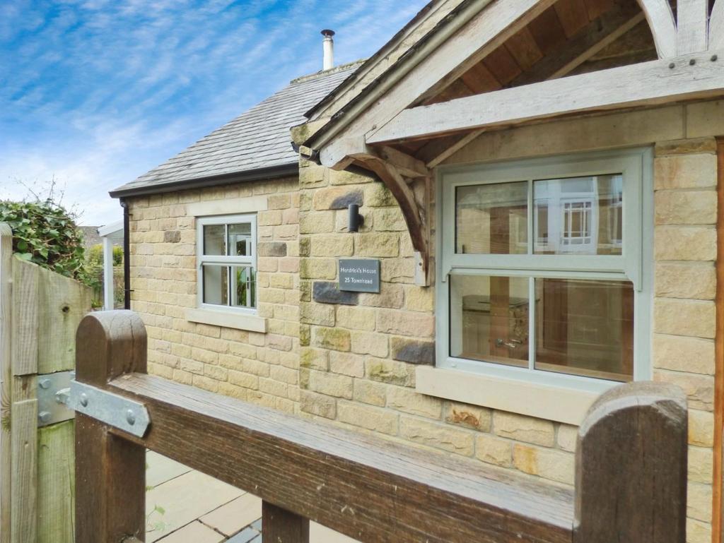 Hendricks House, Town Head, Silsden 3 bed detached house - £1,450 pcm ...