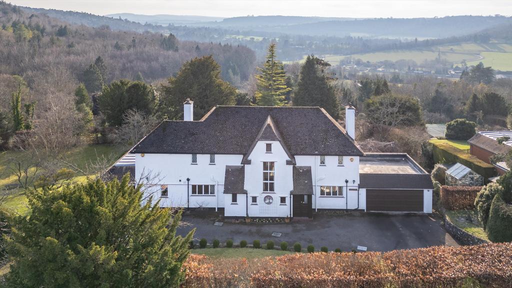 The Downs, Leatherhead, Surrey, KT22 5 bed detached house for sale - £ ...