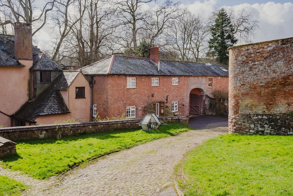 Creedy Park, Crediton, EX17 3 bed cottage - £475,000