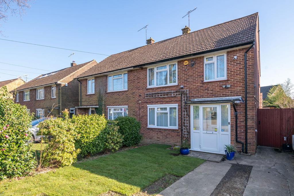 Reeve Road, Reigate, RH2 3 bed semi-detached house - £450,000