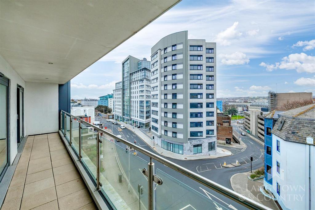 Notte Street, Plymouth PL1 2 bed apartment to rent - £1,200 pcm (£277 pw)