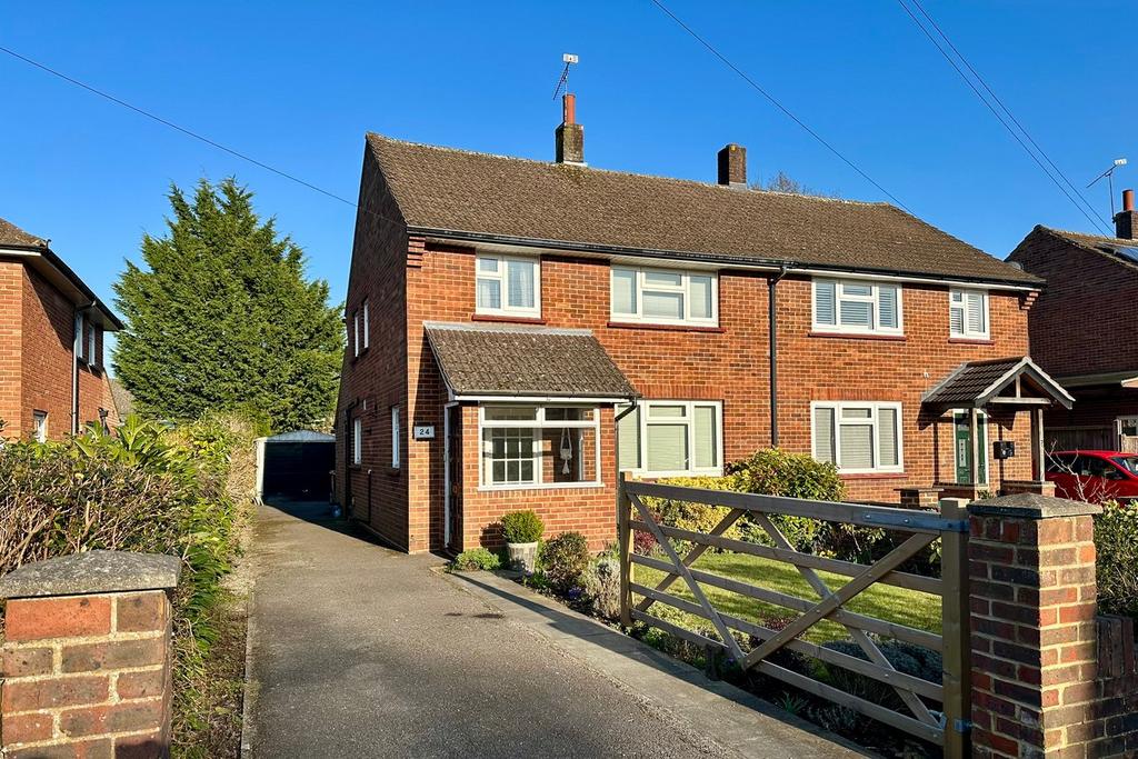 Wishmoor Road, CAMBERLEY GU15 3 bed semi-detached house for sale - £400,000