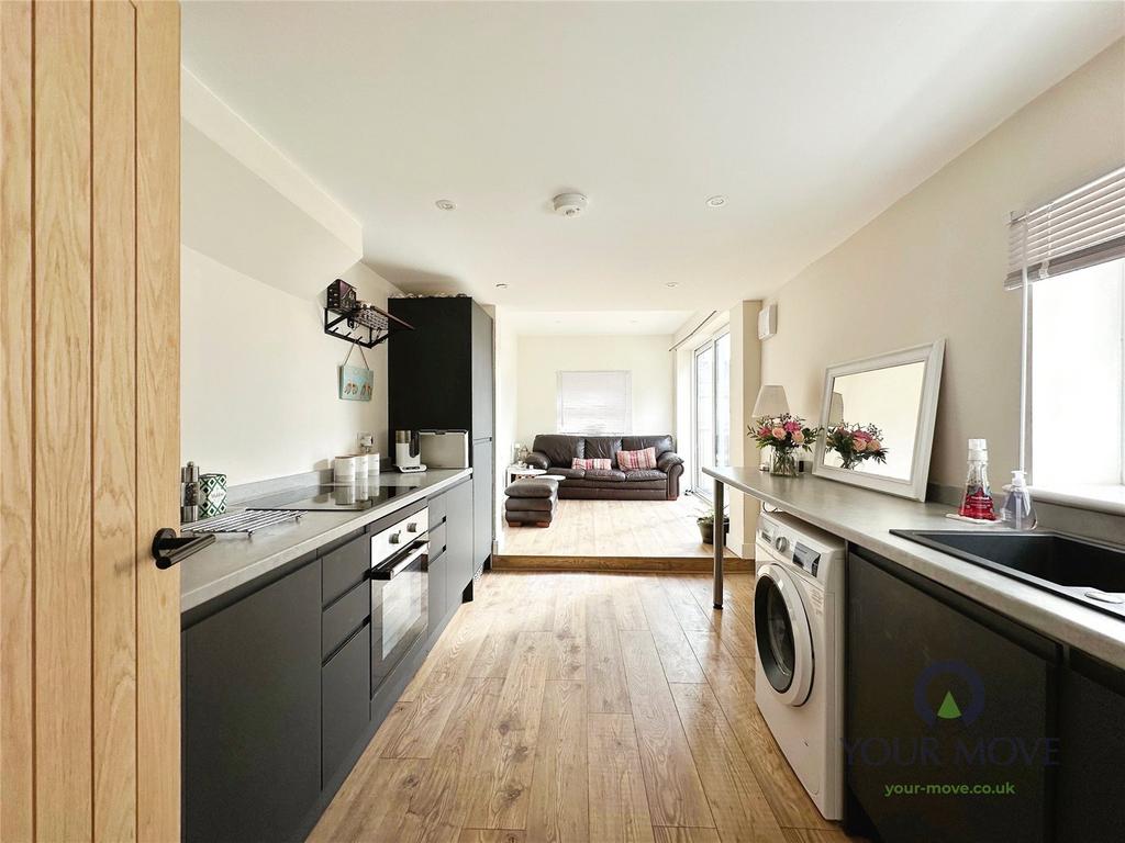 Seaside, East Sussex BN22 1 bed flat for sale - £185,000