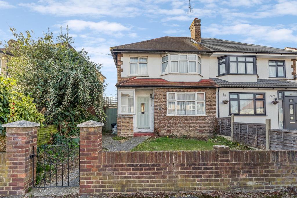 North Way, Uxbridge, UB10 3 bed semi-detached house for sale - £499,999