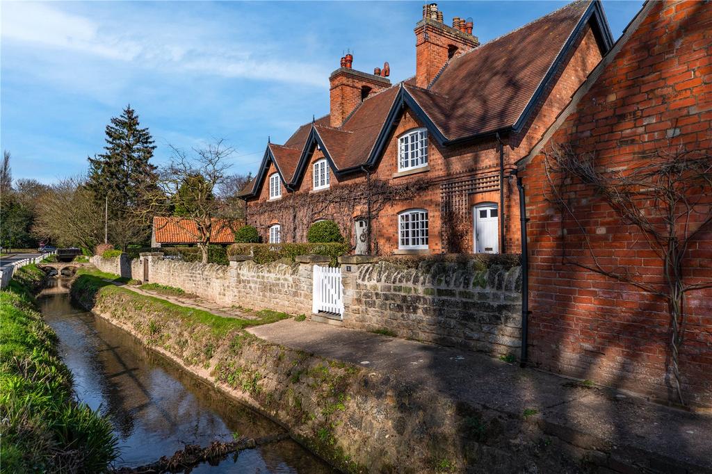 Beck Street, Thurgarton, Nottingham... 2 bed semi-detached house for ...