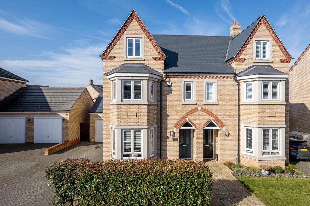 Helena Crescent, Hitchin SG5 4 bed semi-detached house - £600,000
