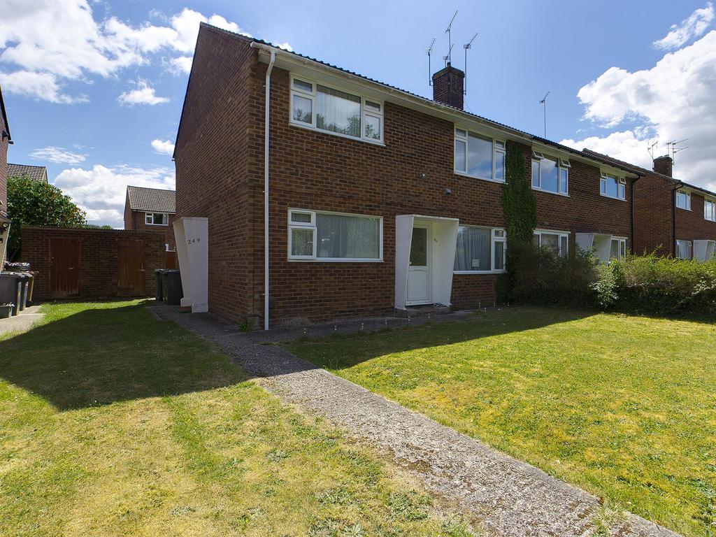 Cranbourne Lane, Cranbourne... 2 bed flat to rent - £1,300 pcm (£300 pw)