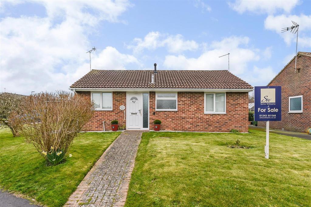 St Georges Walk, Eastergate 2 bed detached bungalow for sale - £340,000