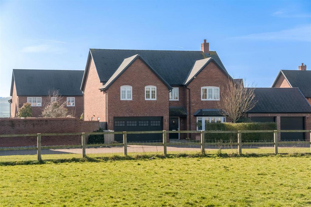 Riley Walk, Newbold on Stour... 5 bed detached house - £699,950