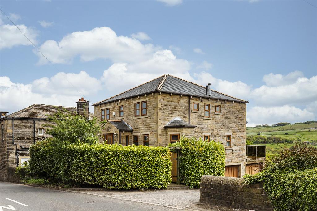 The Carriage Drive, Halifax HX4 4 bed detached house for sale - £475,000
