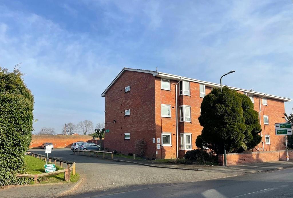 Hurcott Court, Hurcott Road... 2 bed flat - £775 pcm (£179 pw)