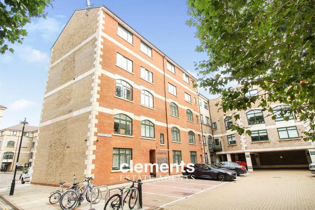 Clifton Court, Hemel Hempstead HP3 1 bed apartment to rent - £1,295 pcm ...