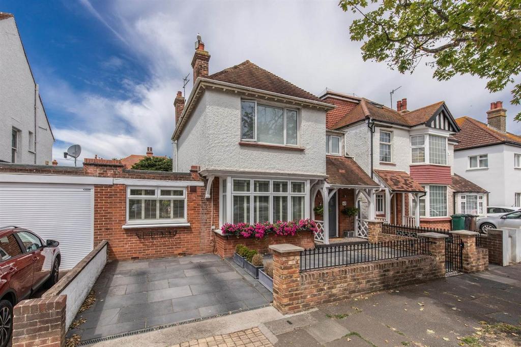 Langdale Road, Hove 2 bed flat - £1,495 pcm (£345 pw)