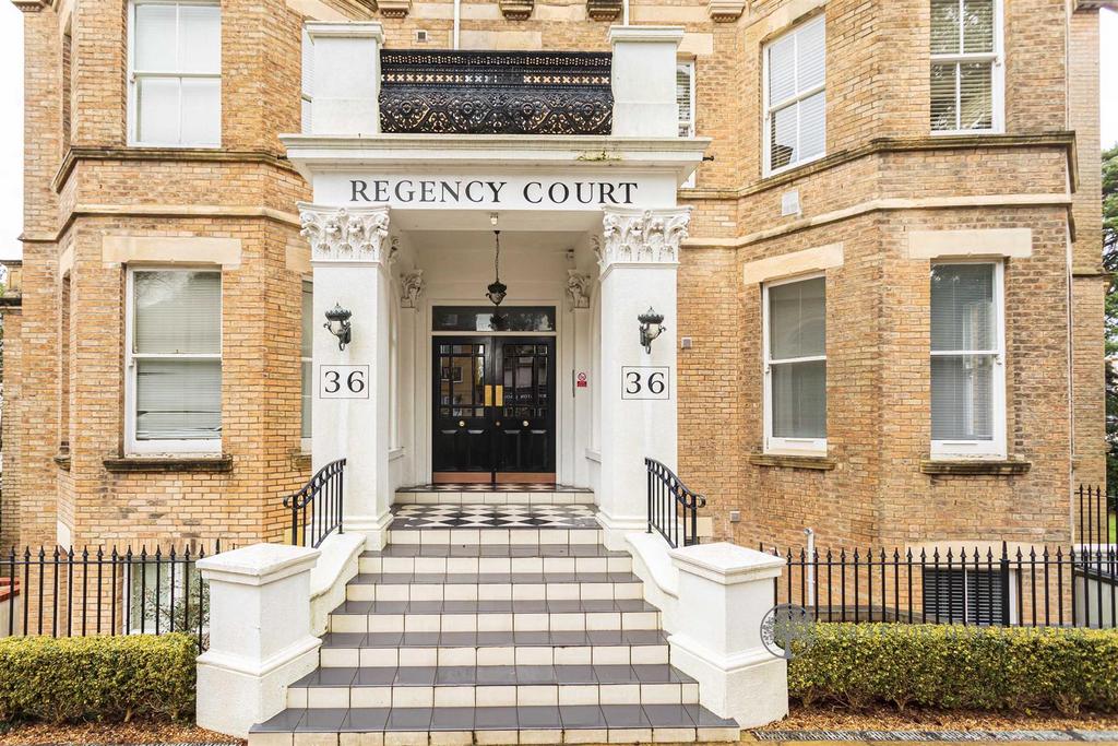 Knyveton Road, Bournemouth BH1 2 bed flat - £1,650 pcm (£381 pw)