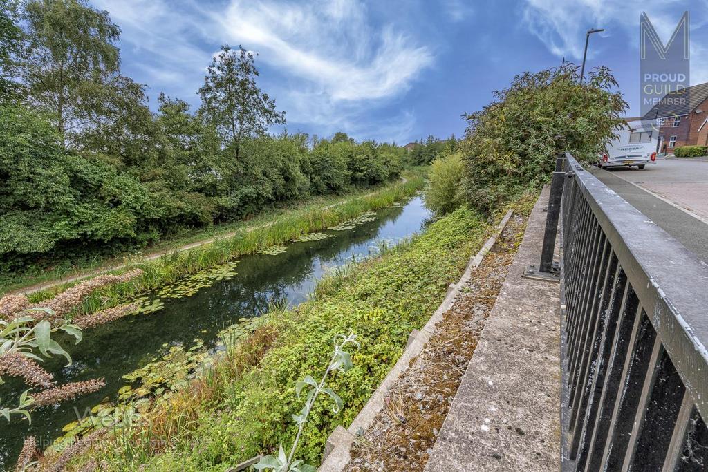 Water Reed Grove, Walsall WS2 2 bed coach house for sale - £160,000
