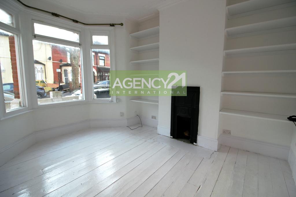 Sixth Avenue, Manor Park, E12 4 bed house - £2,300 pcm (£531 pw)