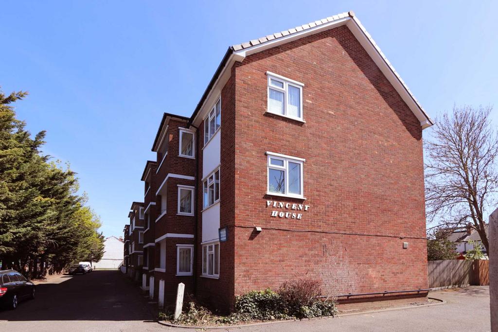 Burlington Road, New Malden 2 bed flat - £1,850 pcm (£427 pw)