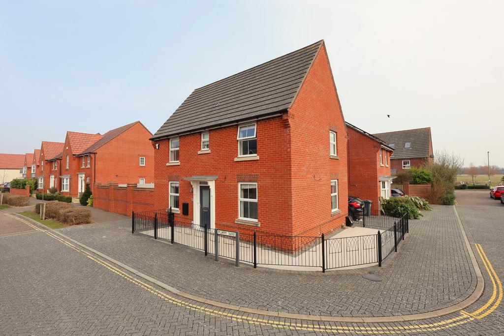 Poppy Way, Denvilles, Havant 3 bed detached house for sale - £439,950