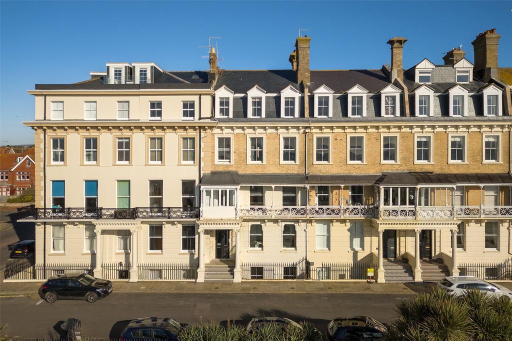 Heene Terrace, Worthing, West Sussex... 2 bed flat for sale - £240,000
