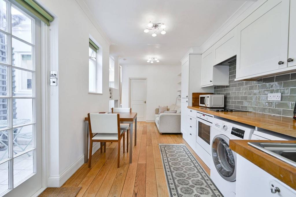 Nottingham Place, Marylebone, London... 1 bed flat - £5,200 pcm (£1,200 pw)