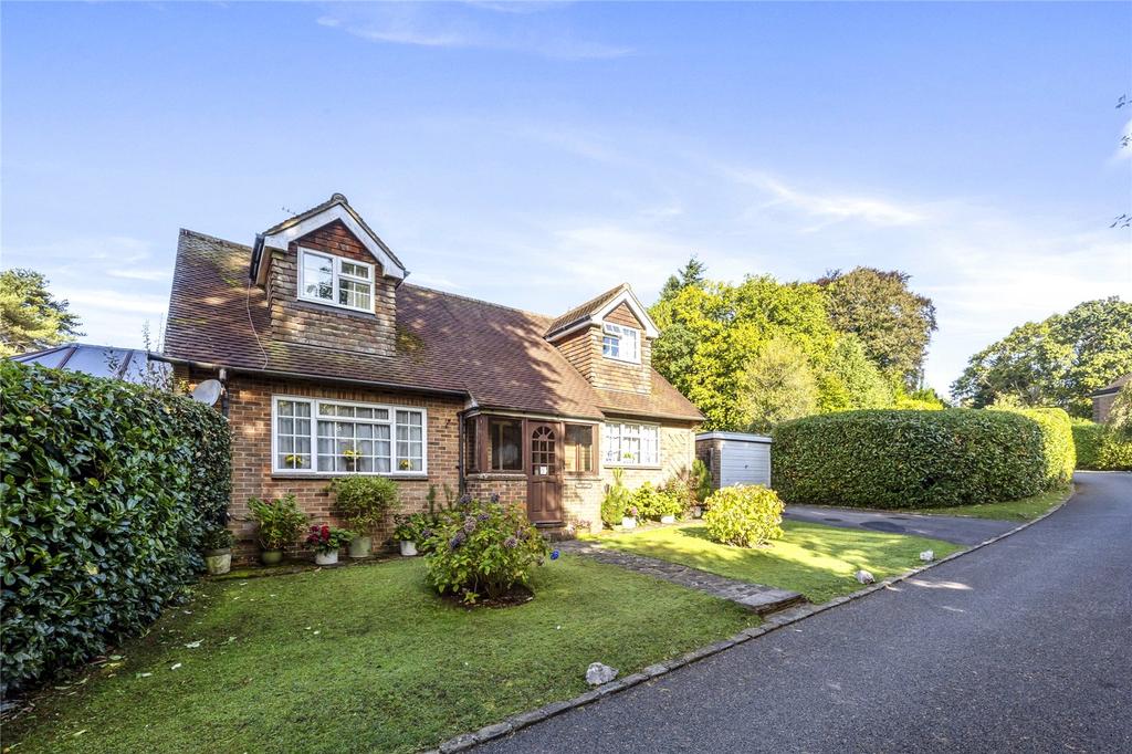 Three Gates Lane, Haslemere, Surrey... 3 bed detached house - £850,000