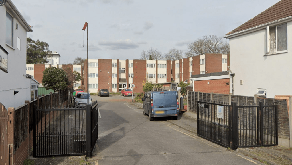 Hounslow, TW5 3 bed flat for sale - £350,000