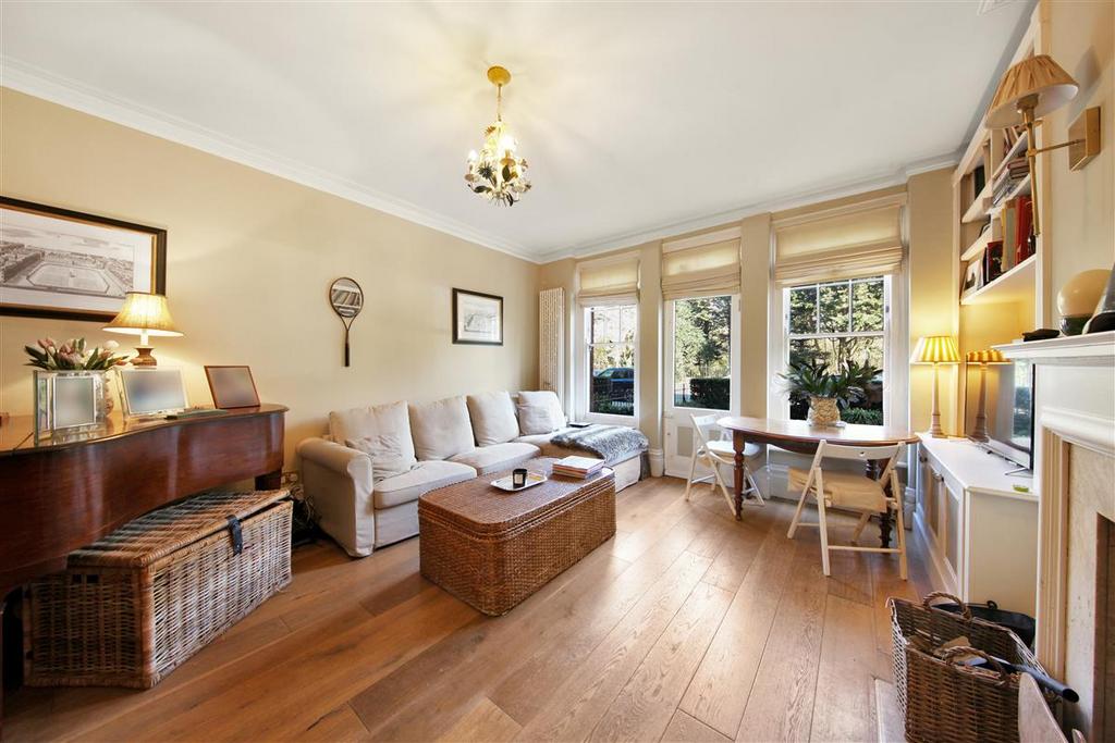 Albert Bridge Road, SW11 3 bed flat - £5,000 pcm (£1,154 pw)
