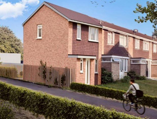 Goodman Park, Slough SL2 3 bed property with land - £140,000